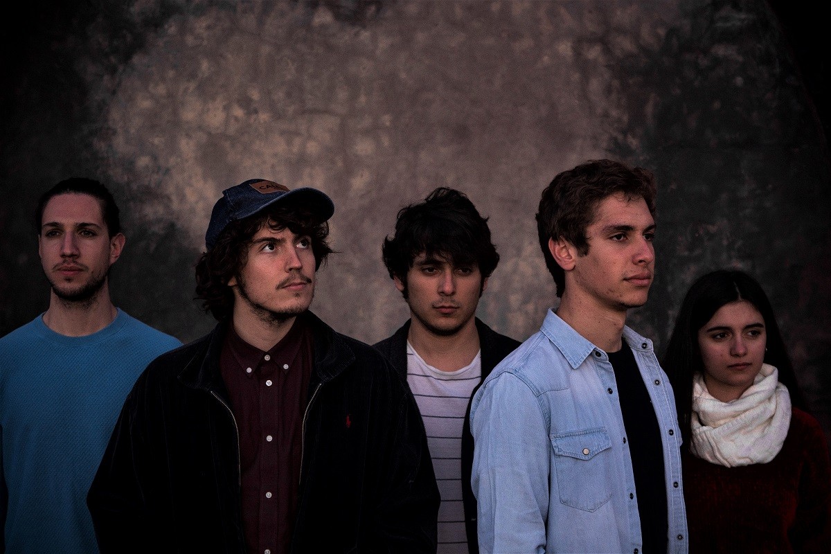 «Abril» és el debut del grup lleidatà Avstral | Enderrock.cat