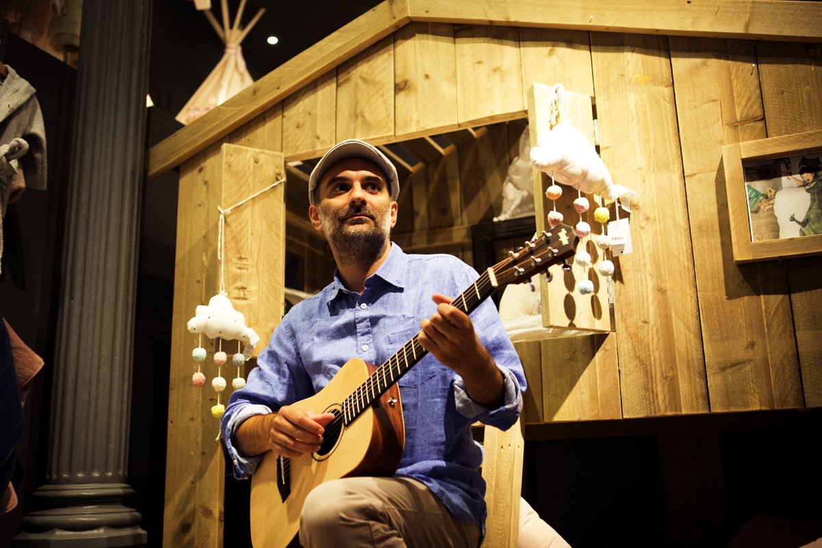 Joan Miquel Oliver ultima els seus 'Electronic Devices' | Enderrock.cat