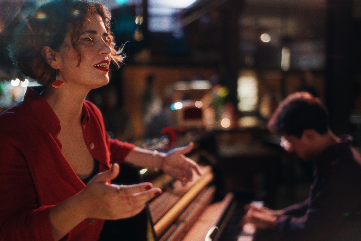 Marta Garret: «Vaig pensar que la veu del Lluís Llach tenia una ...