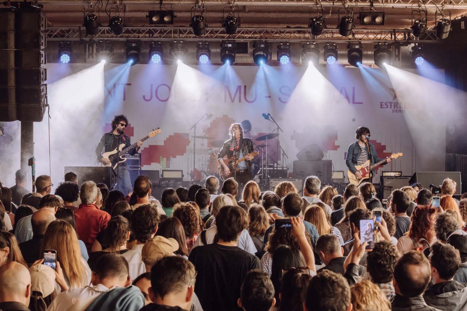 L'Antiga Fàbrica Estrella Damm viu un Sant Jordi musical i ...